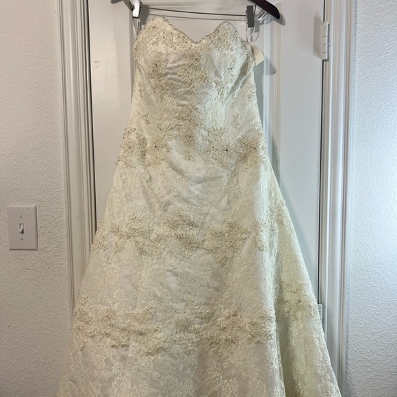 Alfred Angelo | Dresses | Alfred Angelo Cream Lace Wedding Dress | Poshmark